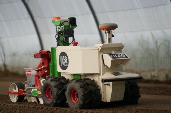 Naïo fête les 10 ans de son robot Oz - Pleinchamp