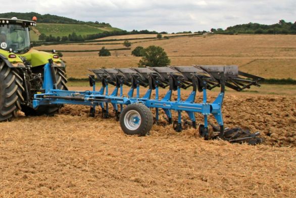 Une sécurité non-stop pour la charrue Condor HA 150 de Rabe - Pleinchamp